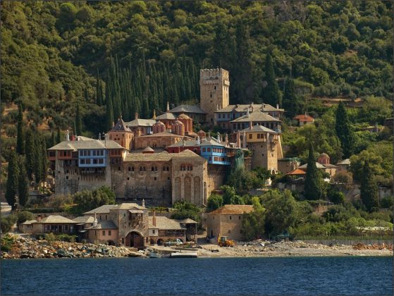 Атон: Божественият дом на вярата и чудесата | Lifebites.bg